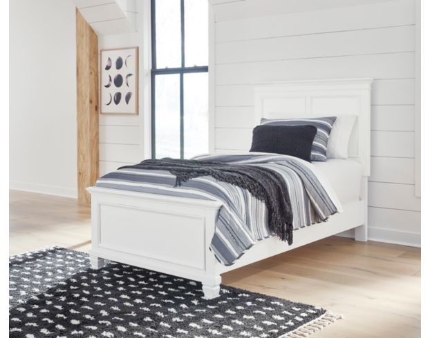 Ashley Fortman Full Panel Bed